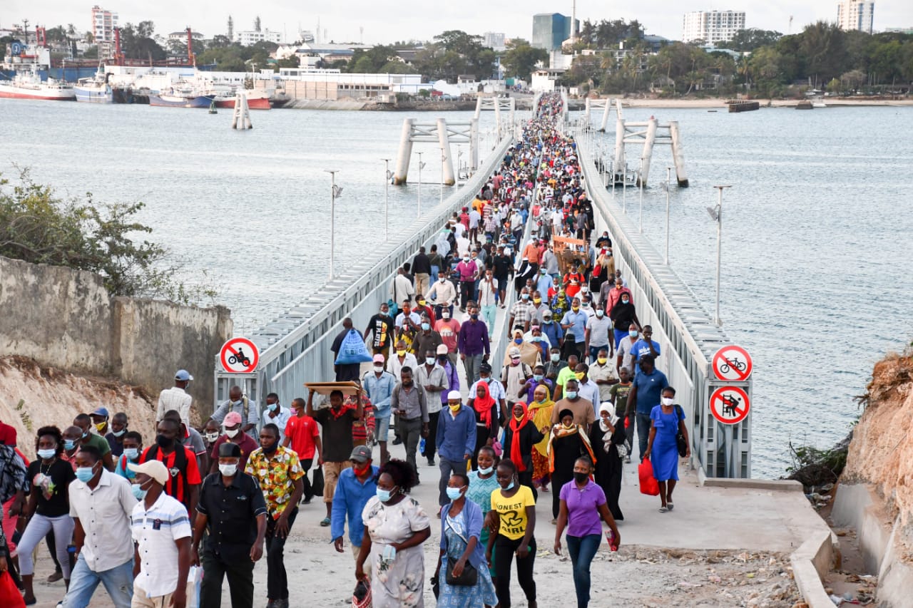 Residents urged to utilize Liwatoni footbridge for safety – Kenya News ...