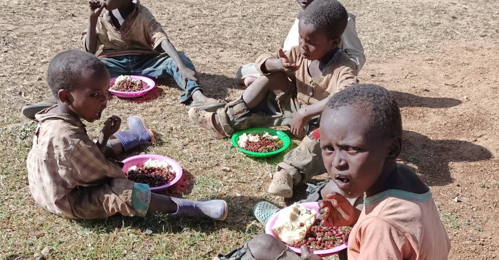 Maralal youth team up to feed street children – Kenya News Agency