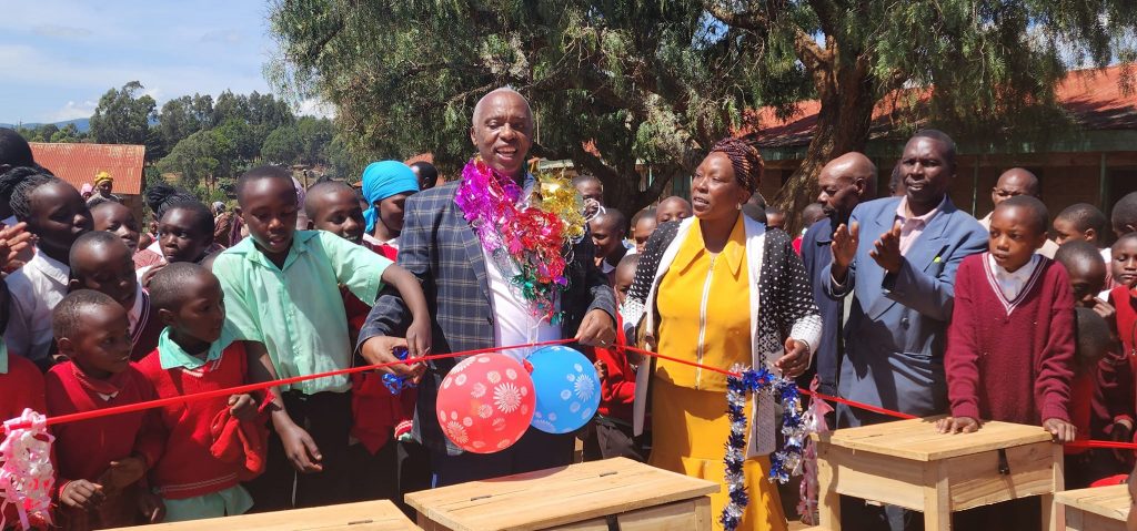 Kieni School Receive New Desks – KNA