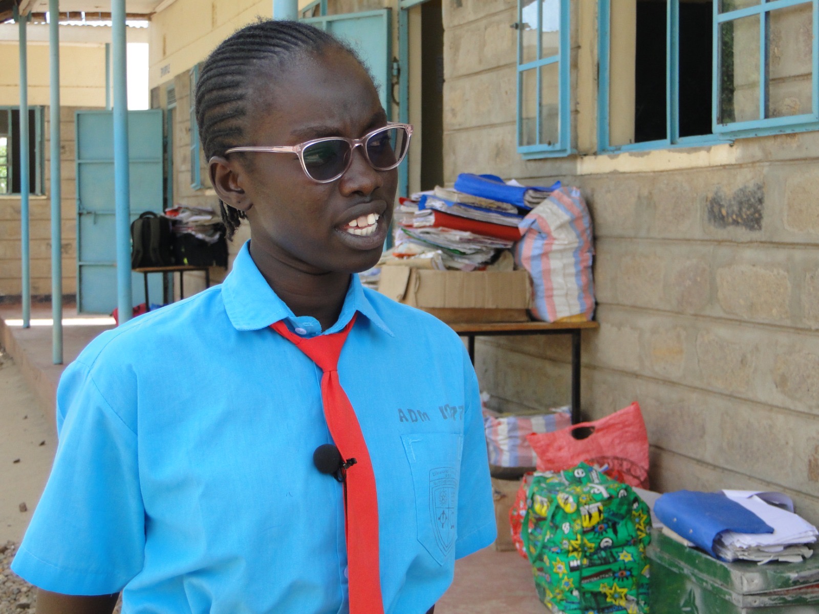 refugee-girl-learnt-english-through-the-window-literally-kenya-news